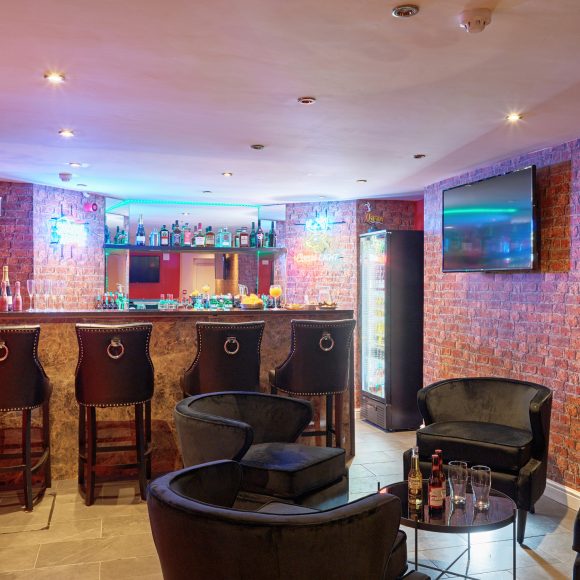 Party Houses | Party House Rentals | Party Houses for Hire | kate & tom's