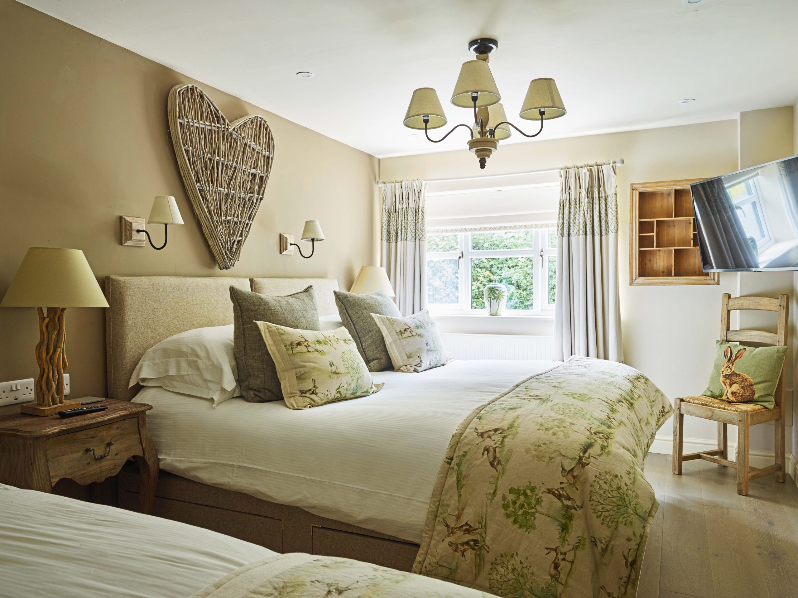 Antlers Lodge - availability - Kate & Tom's