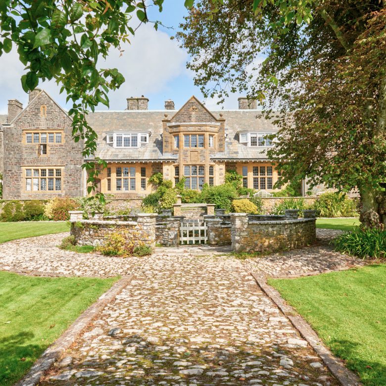 Large Luxury Houses to Rent by Size | kate & tom’s
