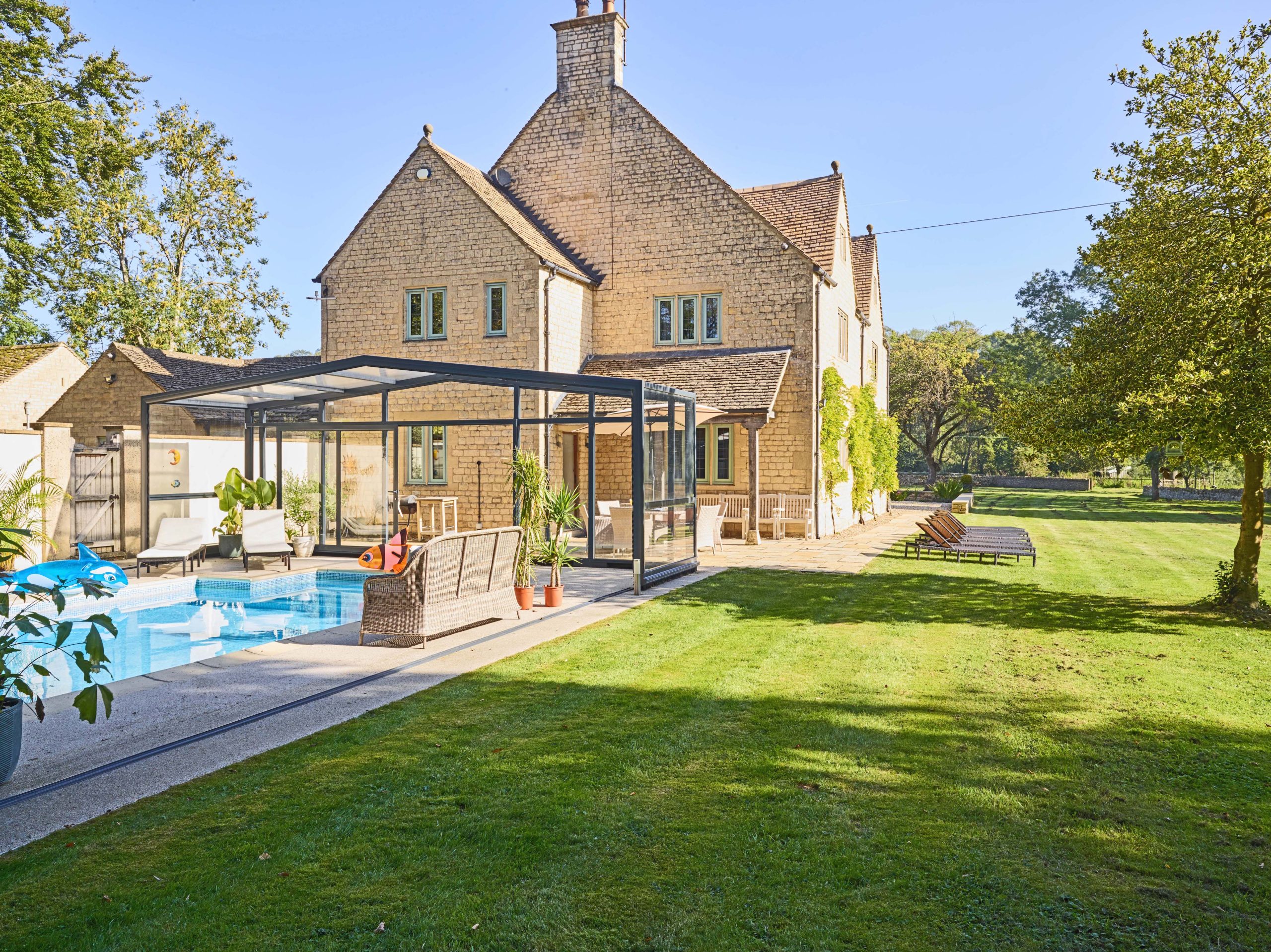 Party Houses | Party House Rentals | Party Houses for Hire | kate & tom’s