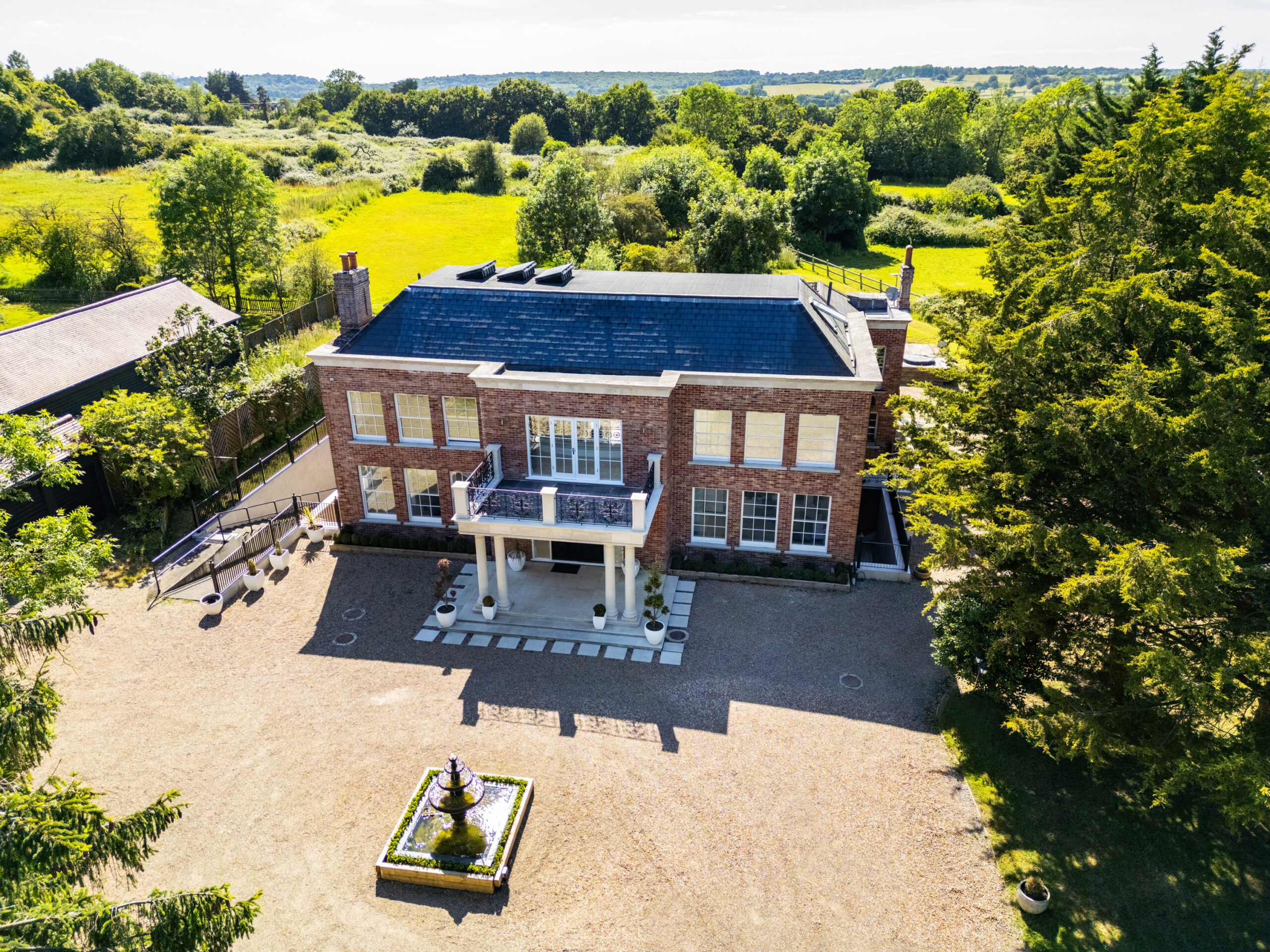 Crystal Hall | Luxury Large Holiday Cottage to Rent in Essex | kate & tom’s